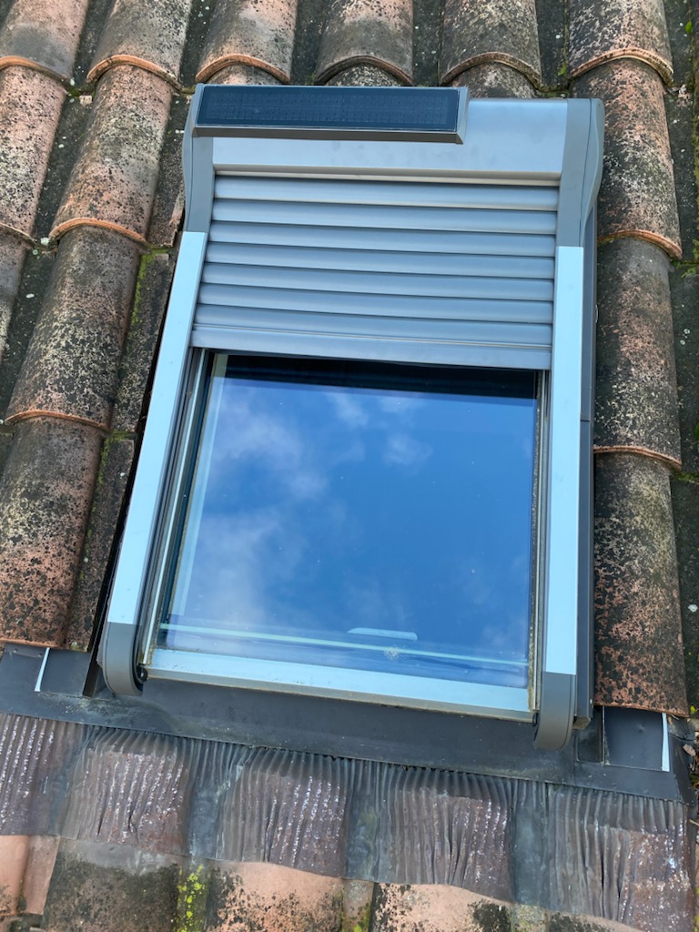 Autonomous ZRO solar roller shutter for roof window ROTO TOICIEL